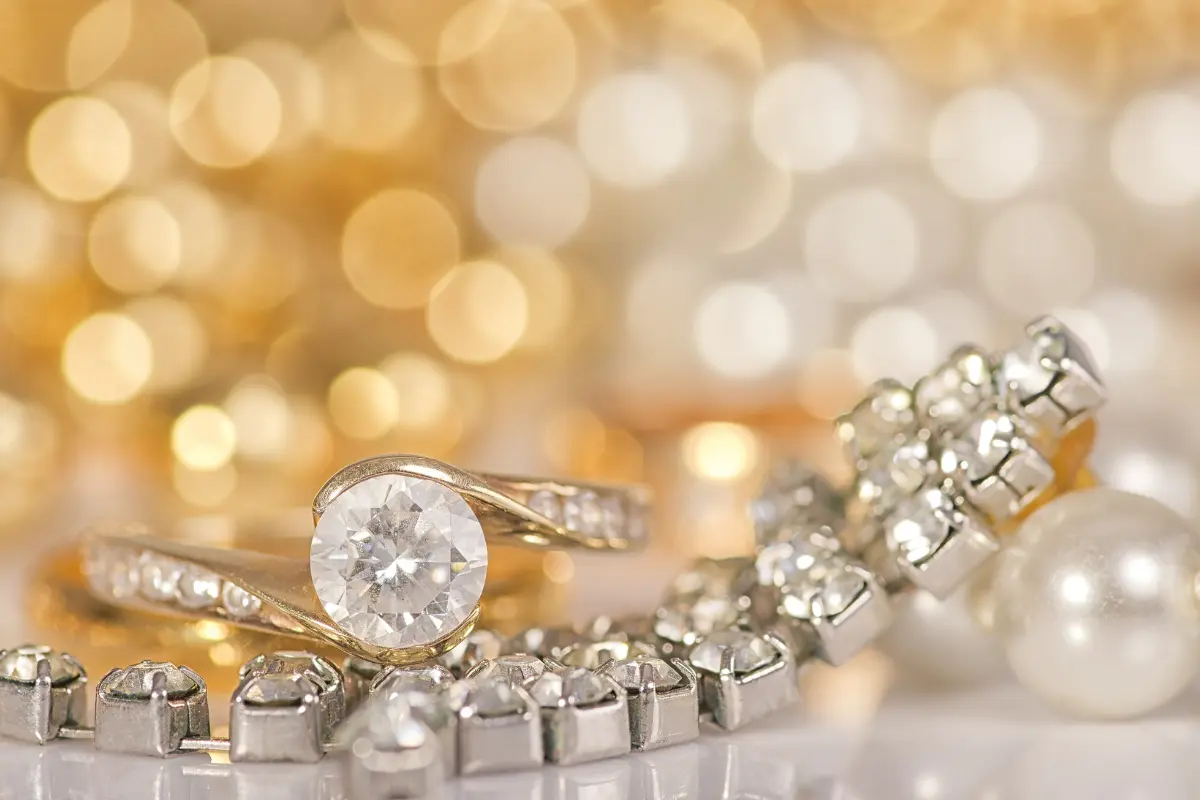How to Choose and Care for Crystal Jewellery?